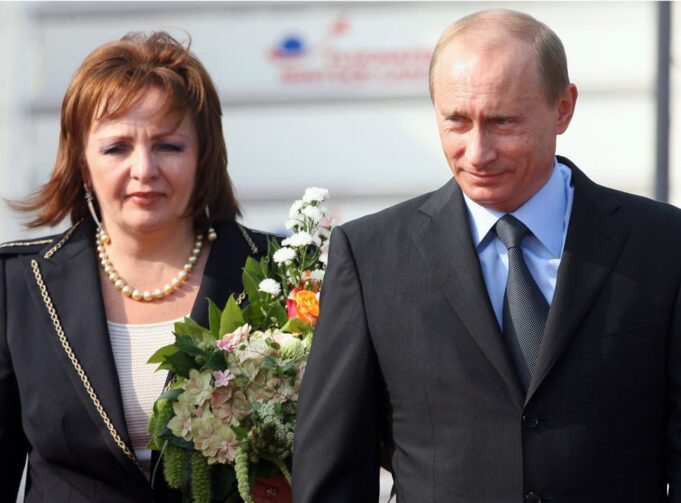 Vladimir Putin Height Weight Age Wife Children Family Biography ...