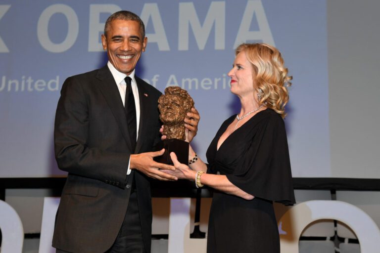 Barack Obama Height Weight Age Wife Children Family Biography ...