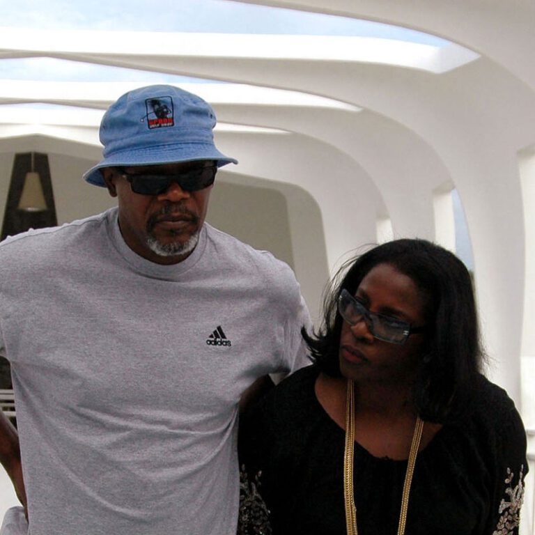 Samuel L. Jackson Height Weight Age And Body Statistics Biography ...